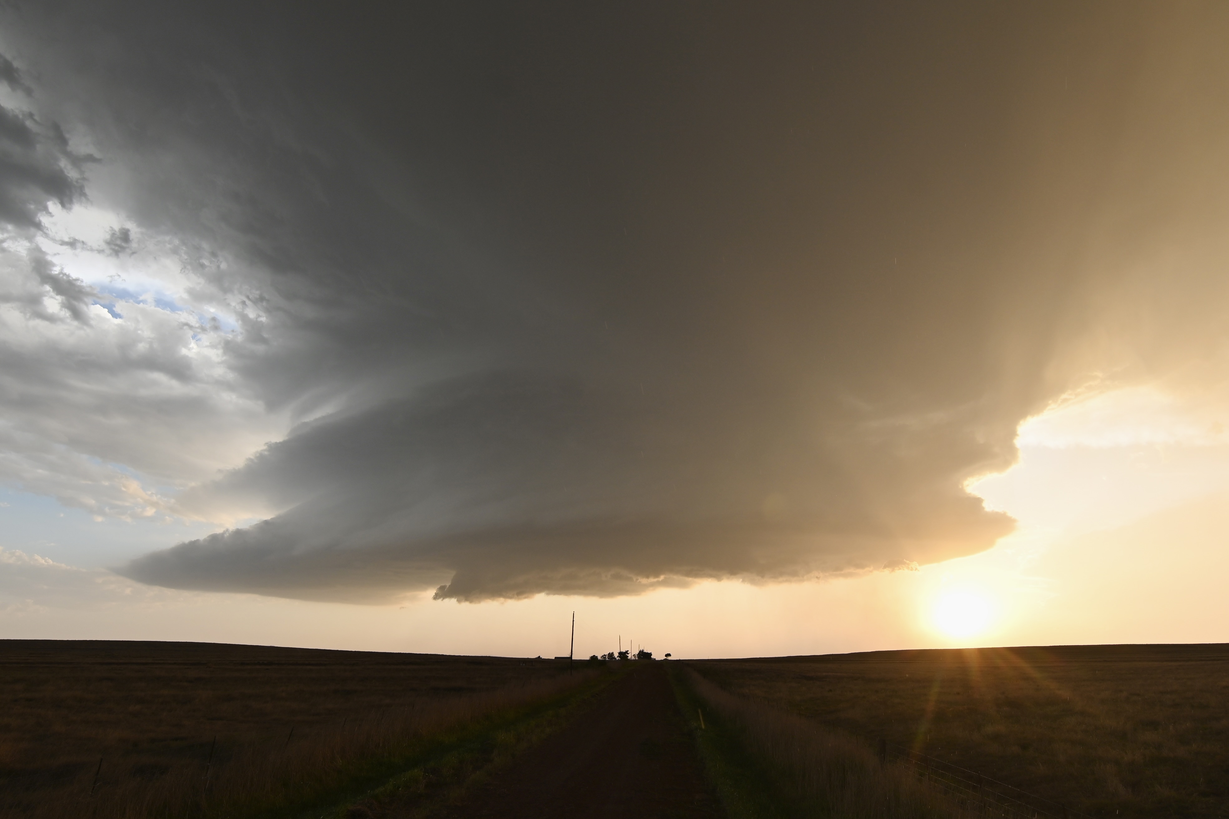 In Tornado Alley, a low-precipitation supercell stuns with its beauty ...