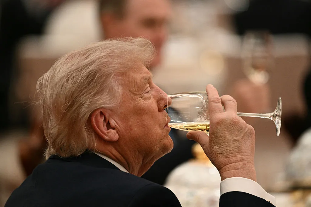 ‘He 300 pounds’: Trump tried to look powerful — until viewers zoomed in ...
