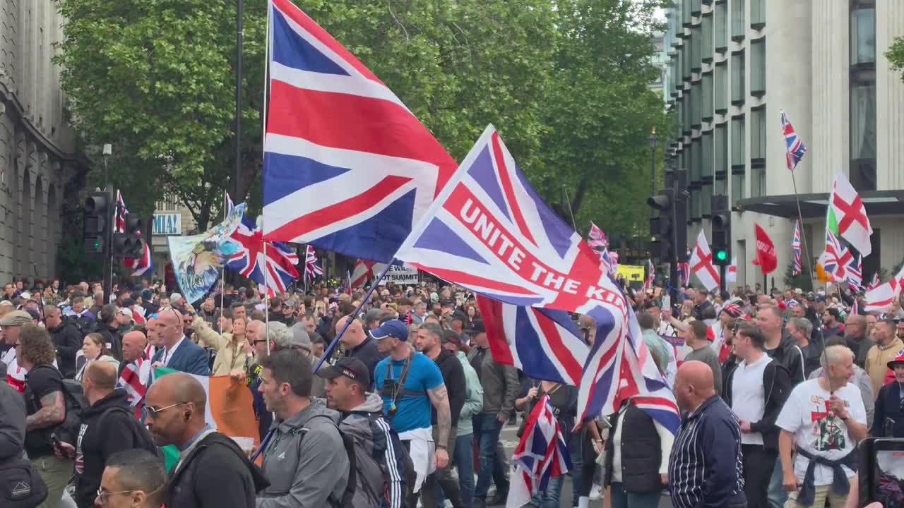 London witnesses massive turnout for Tommy Robinson's Unite the Kingdom ...