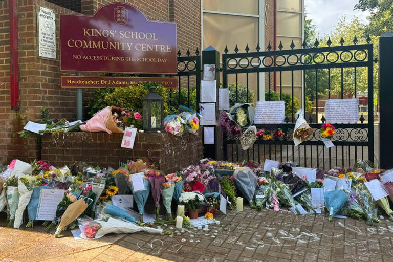 'Beautiful' teacher dies in front of pupils sitting GCSEs as school ...