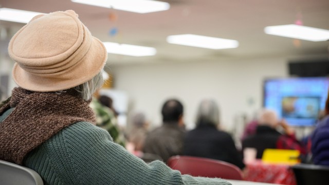 Town hall draws packed crowd as Democrats and Republicans find rare ...