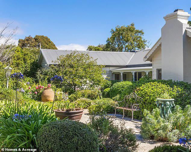 Comedian Ross Noble lists idyllic Mornington Peninsula home ahead of UK ...