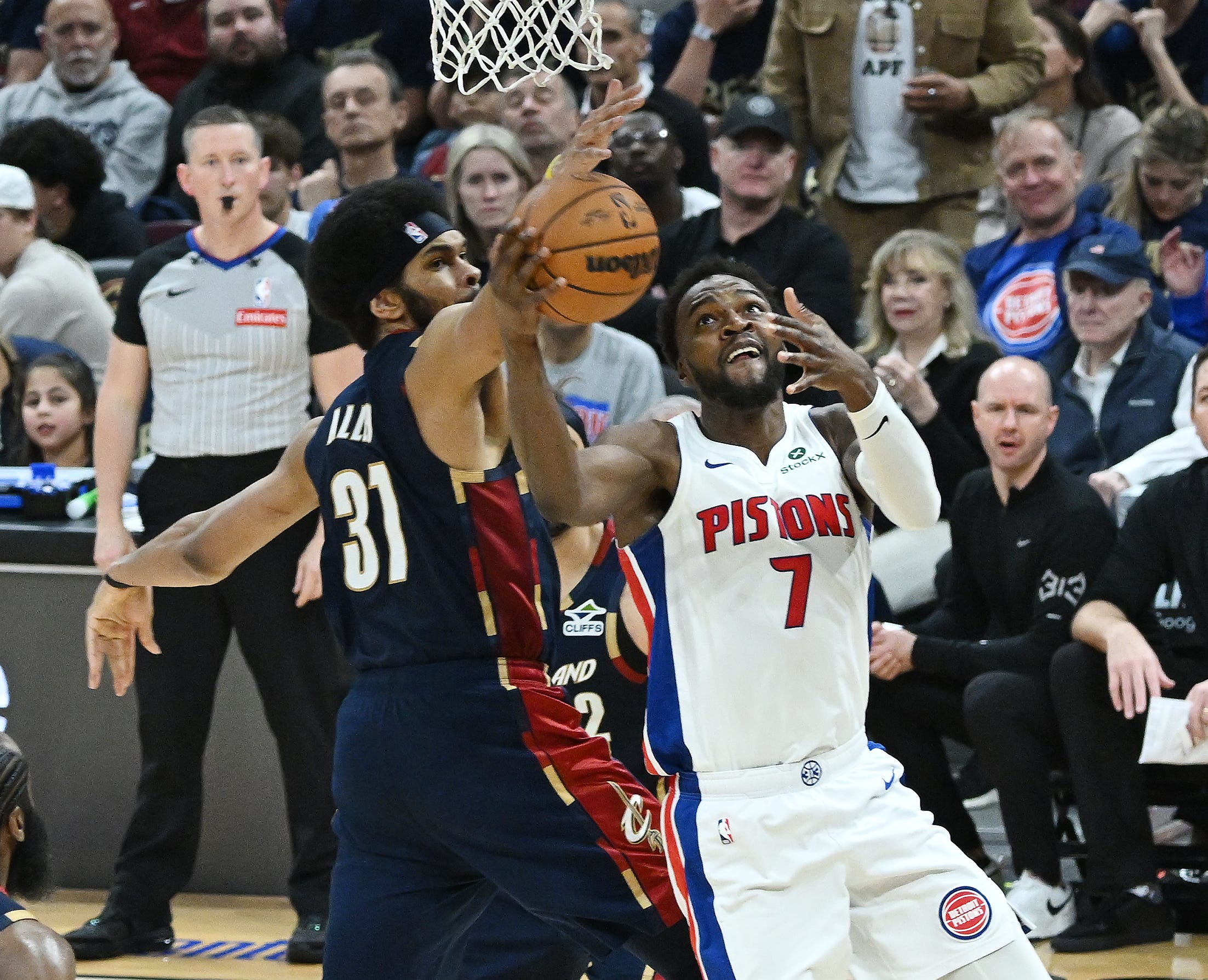 Pistons force Game 7 with clutch road win against Cavs