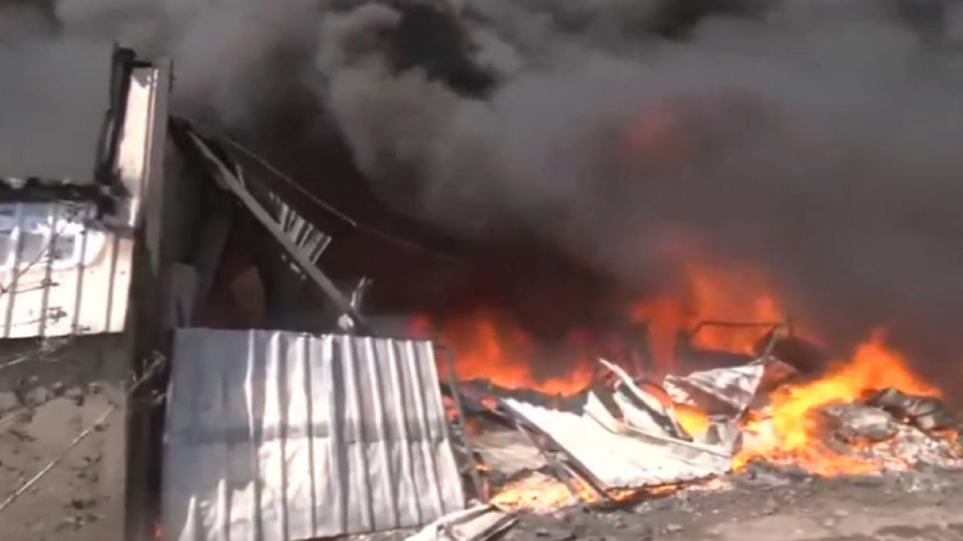Madhya Pradesh: Massive fire breaks out at plastic manufacturing ...
