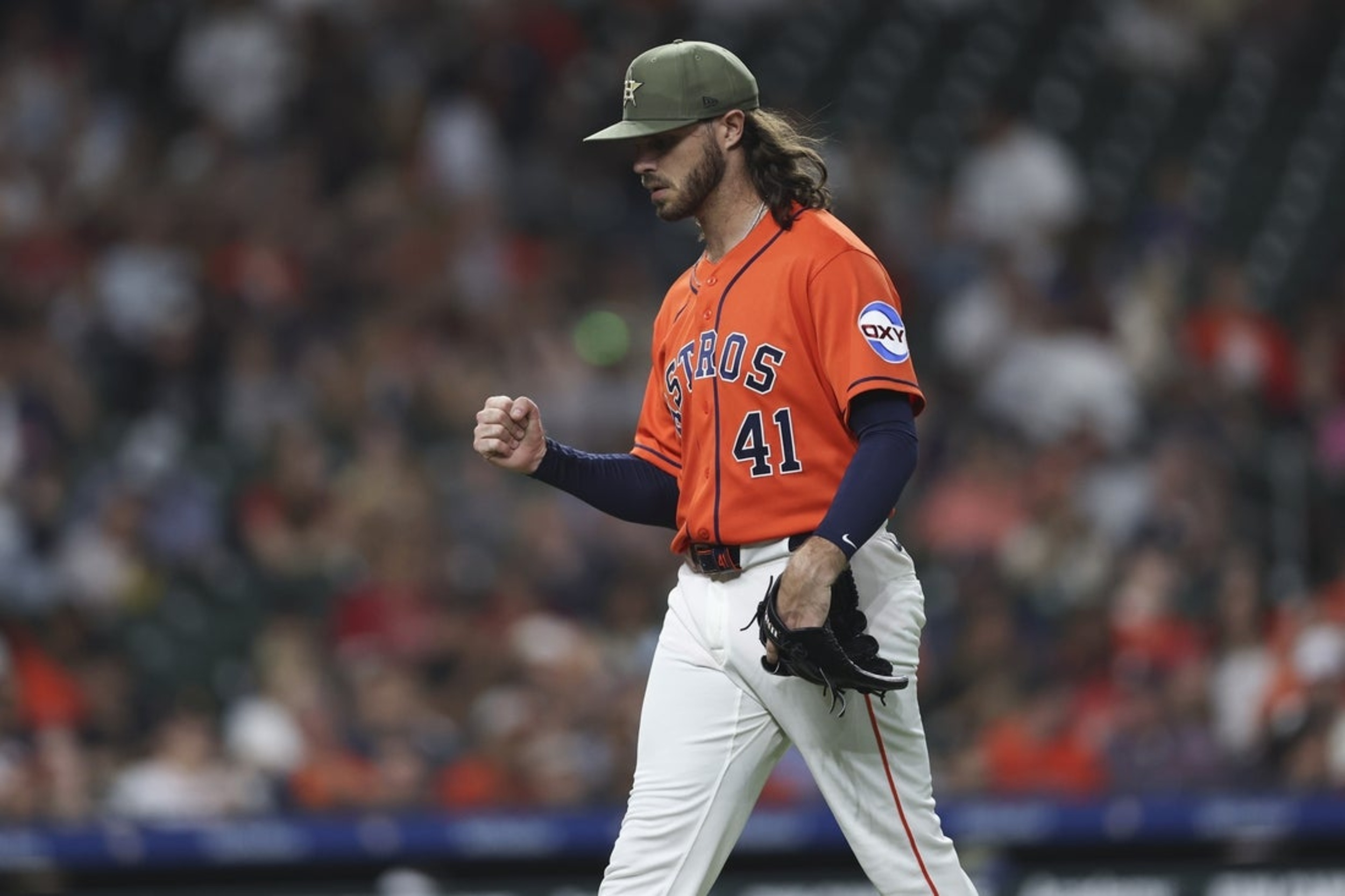 Spencer Arrighetti's no-hit bid ends in 8th, but Astros blank Rangers