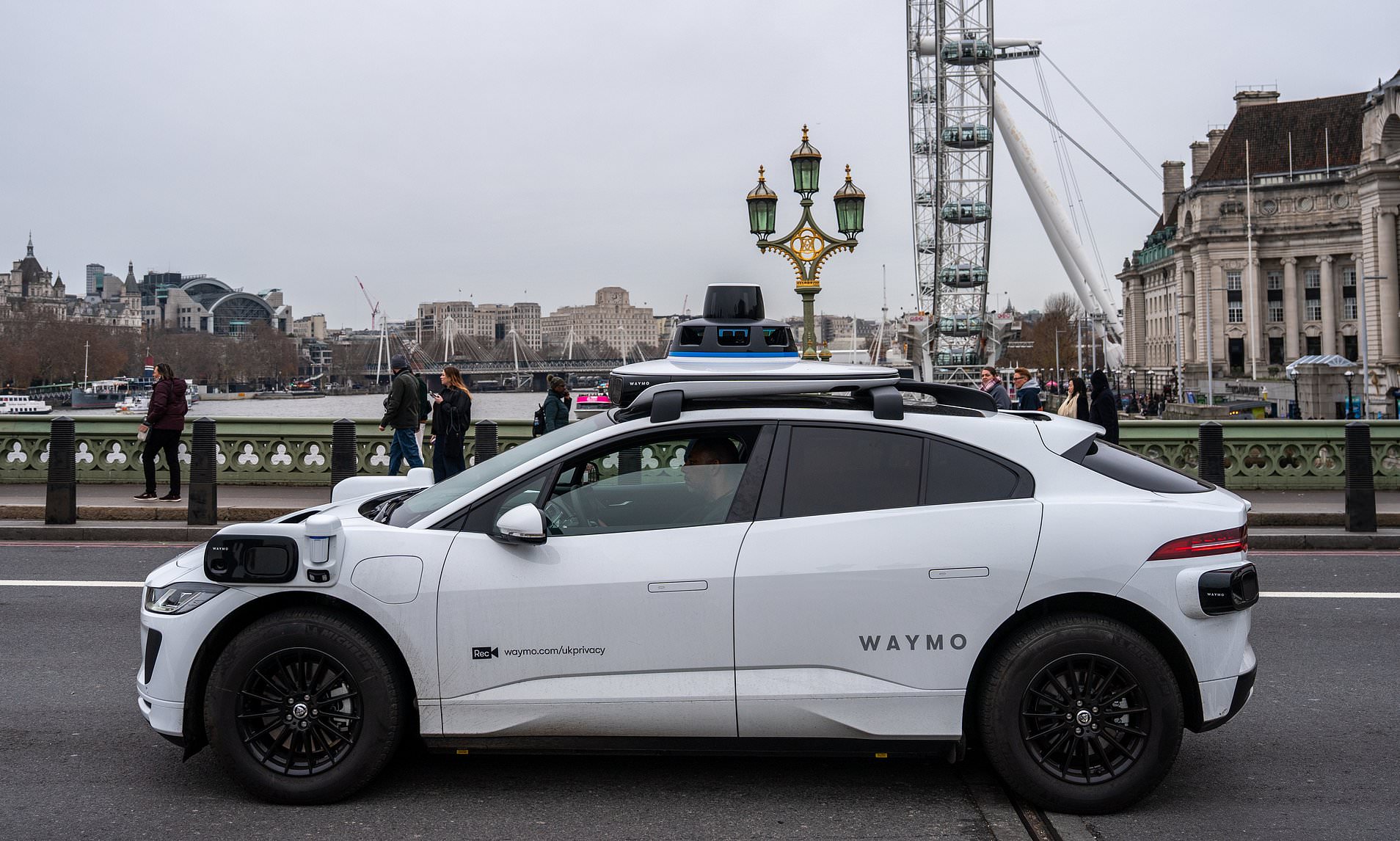 Self-driving cars 'lack common sense', says boss of company helping to ...