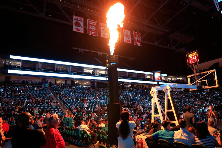 Jacksonville Waves fall in debut game of UpShot League