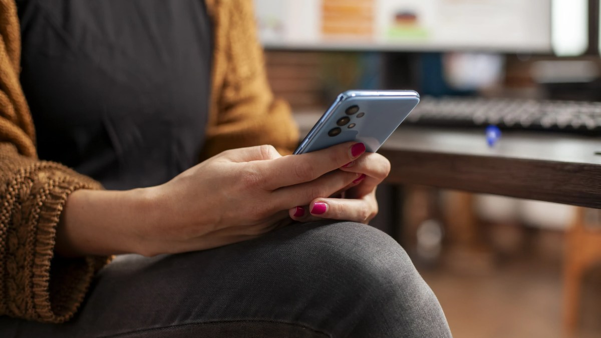 Celular sem internet melhora a felicidade e o foco, mostra estudo