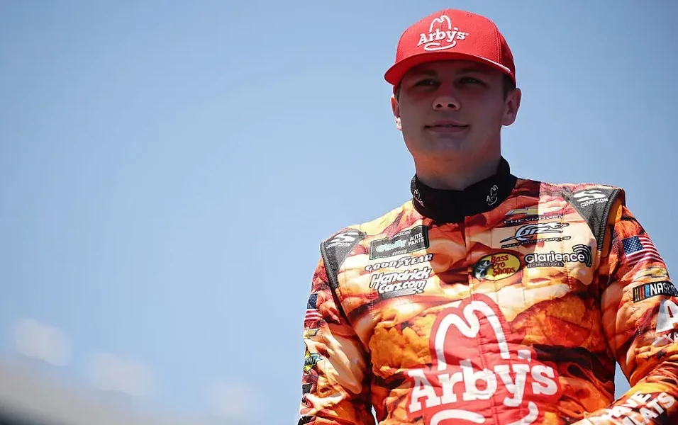 Carson Kvapil to replace Connor Zilisch in Dover race