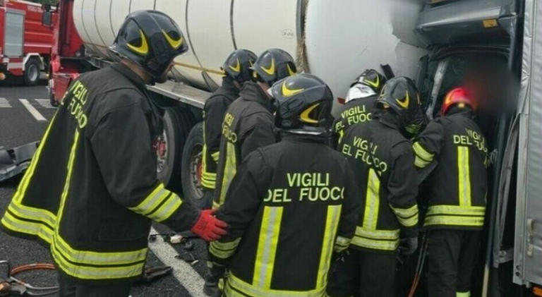 «Sei grasso, non puoi fare il vigile del fuoco», lui fa ricorso e vince ...