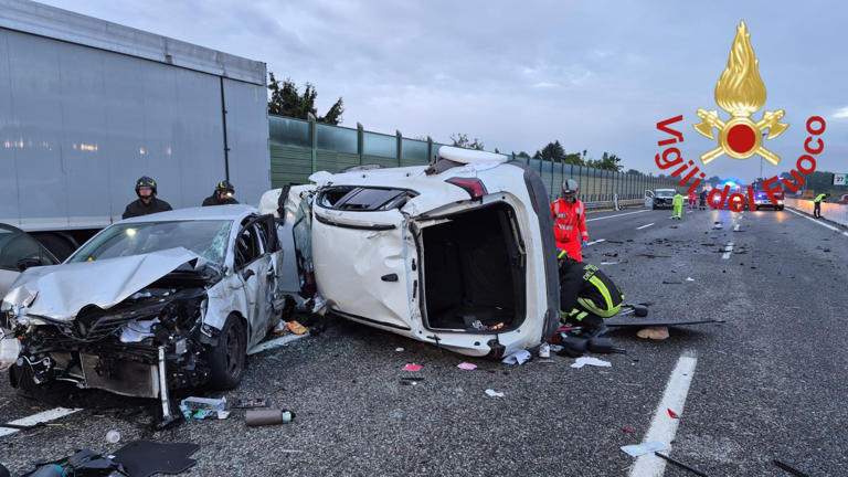 Incidente all'alba sull'A9 nel Comasco, soccorsa donna incinta, diversi ...