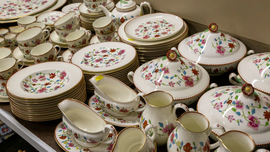 Vintage tableware styles surge in demand among collectors