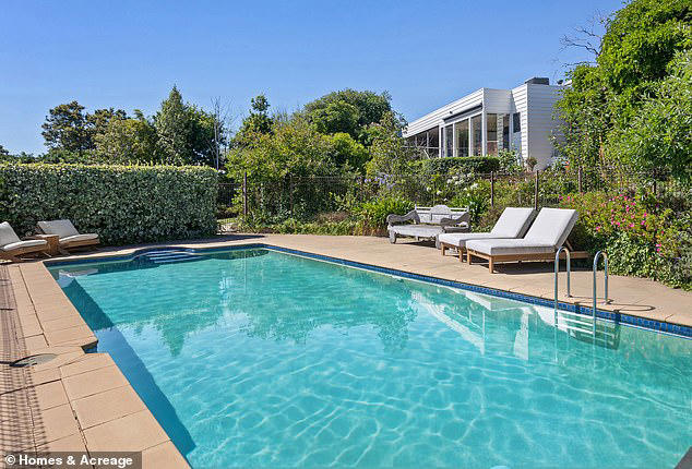 Comedian Ross Noble lists idyllic Mornington Peninsula home ahead of UK ...