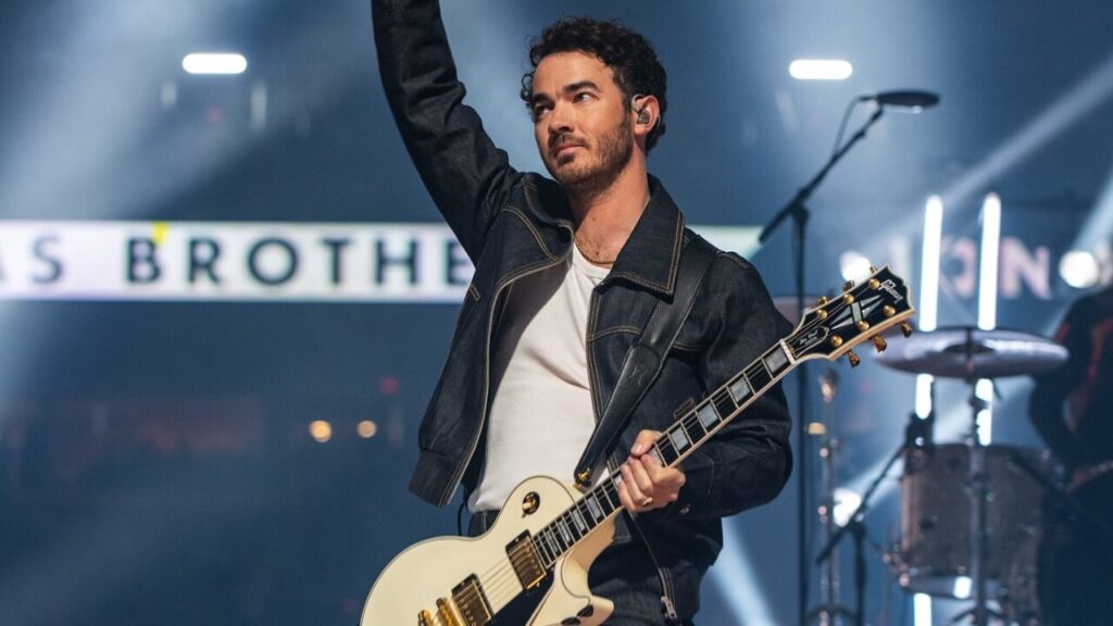 Kevin Jonas honors wife Danielle with emotional new song 'Little Things'