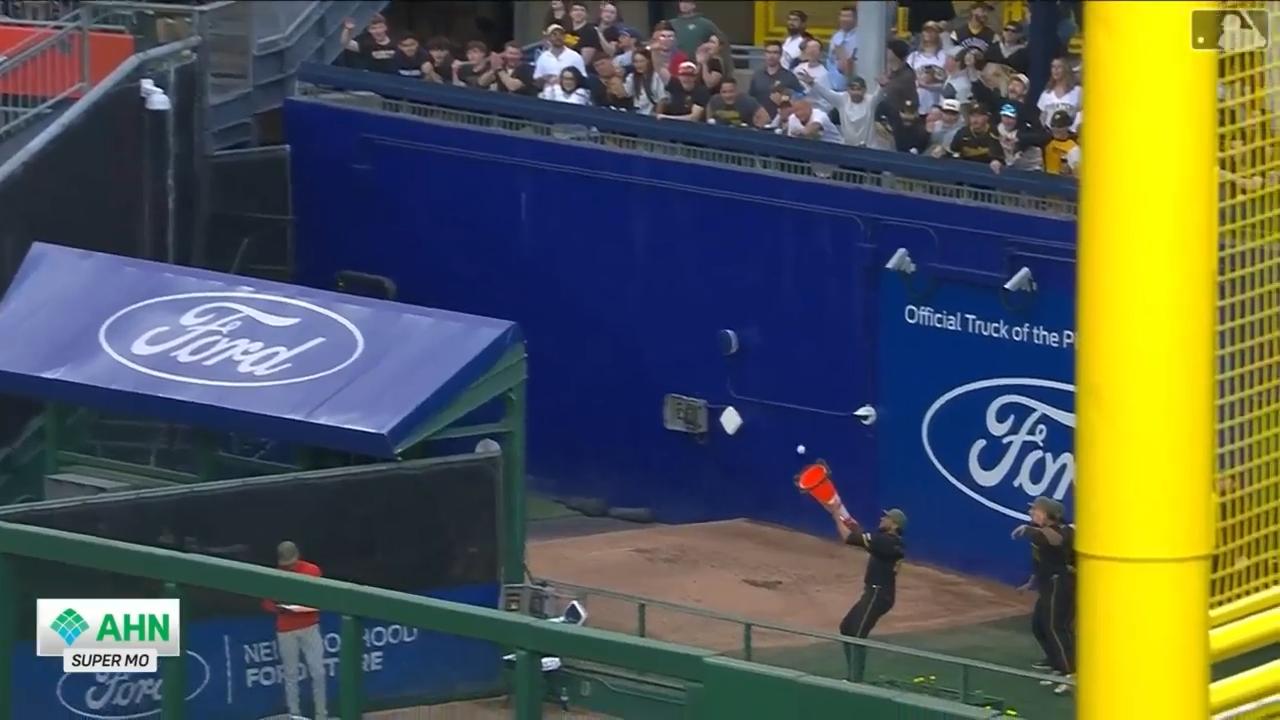 Moment: Yohan Ramirez catches HR in cone