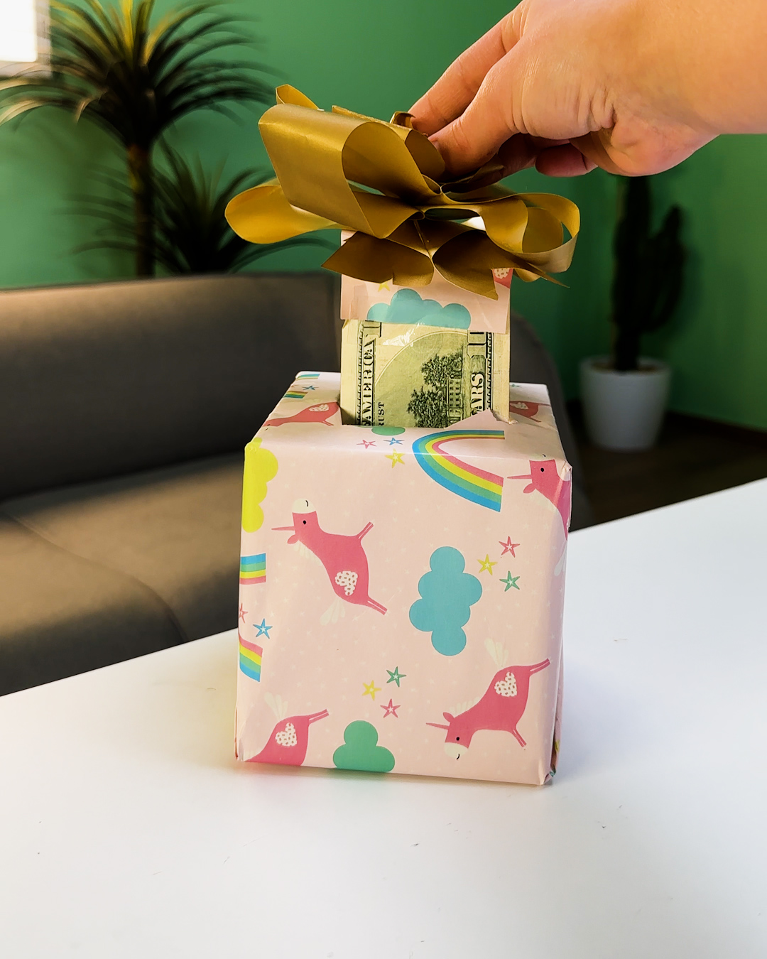 Who said cash gifts can't be fun?💛🎉