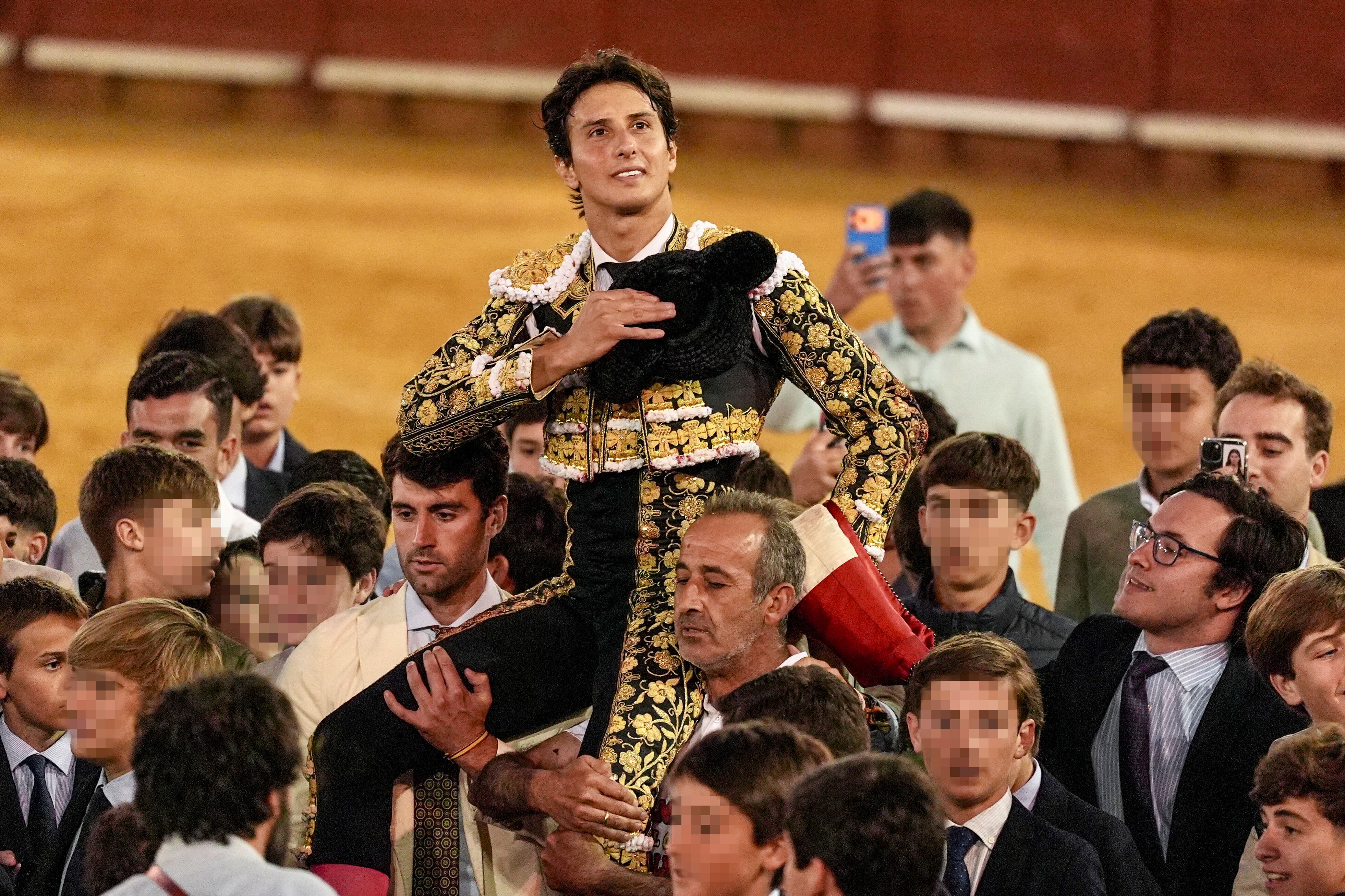 Roca Rey se erige en protagonista en la reaparición de Morante