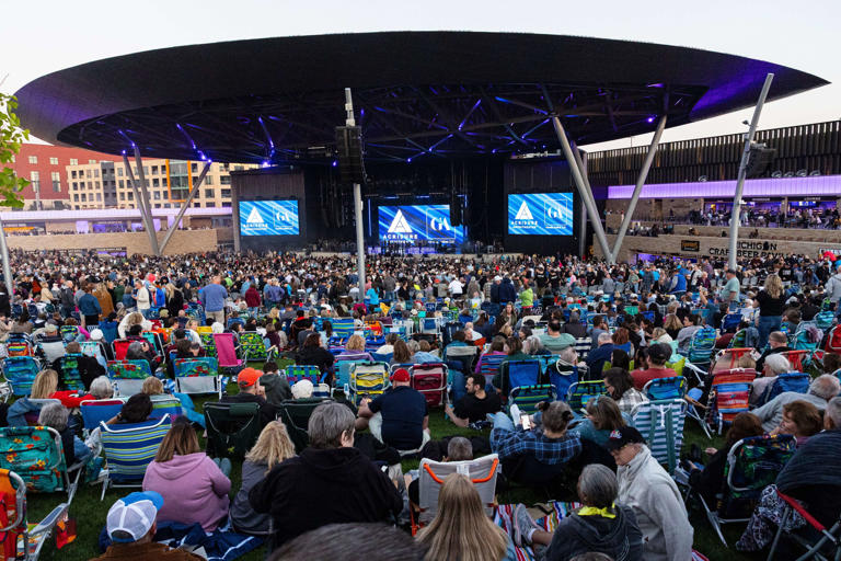 Acrisure Amphitheater is open for business: Lionel Richie wows Grand ...