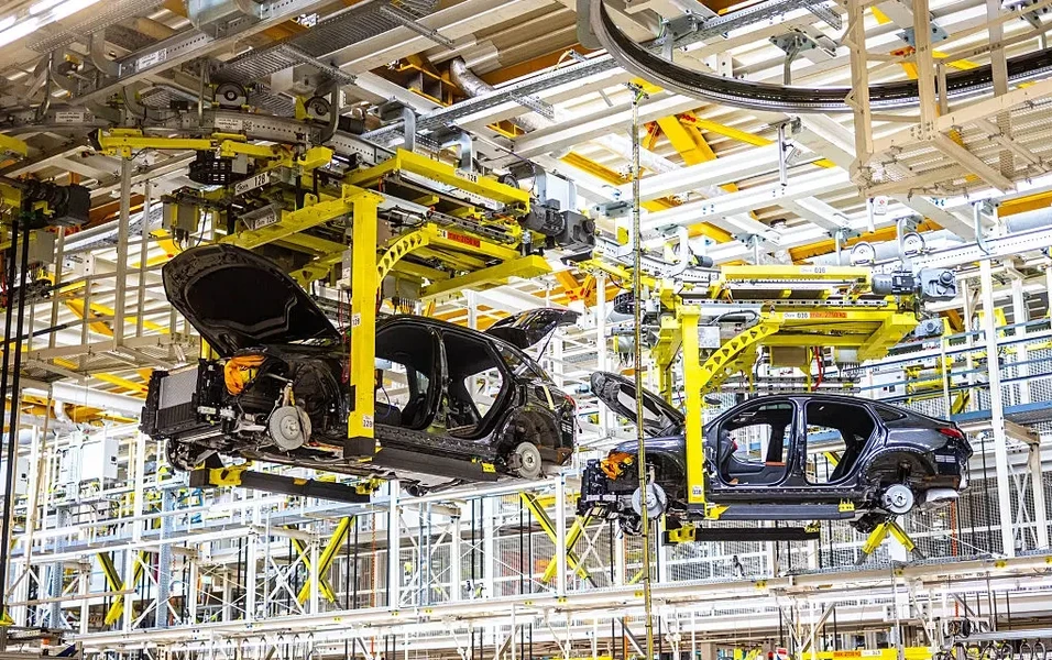 US manufacturing posts biggest gain in 14 months despite supply risks