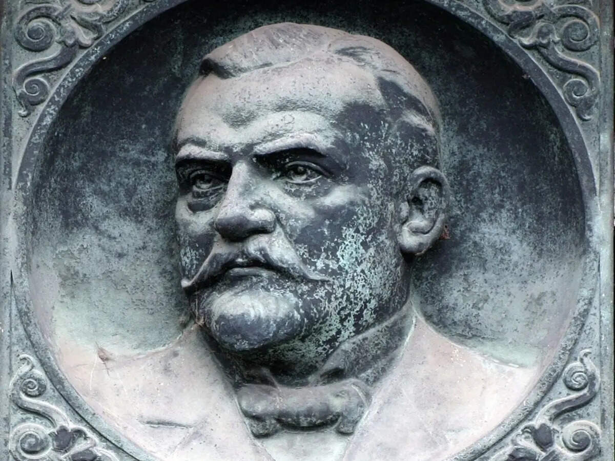 In 1879, C Fahlberg accidentally licked his fingers after dinner, and ...
