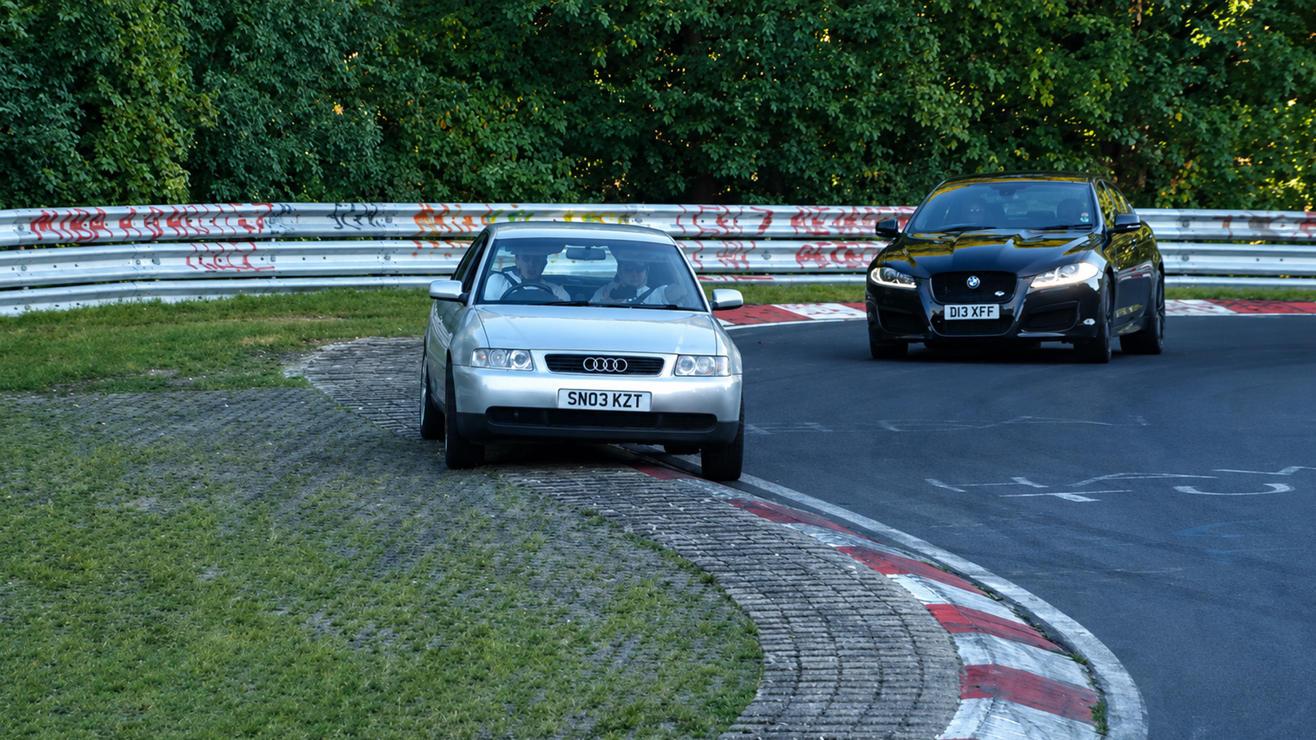 This Audi A3 overtake on Jaguar XF went wrong