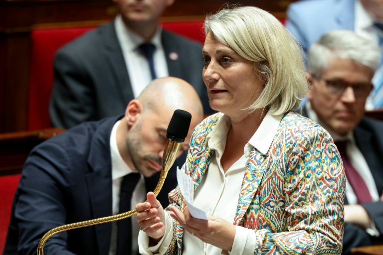 Hantavirus : la ministre Stéphanie Rist mise face à l'urgence sanitaire