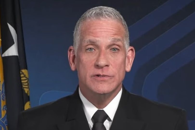 CNN viewers joke 'he's hard to take seriously' as host shares ...