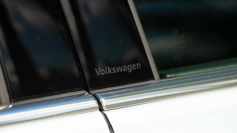 Al volante del Volkswagen Golf barato, con etiqueta eco y 116 CV ...