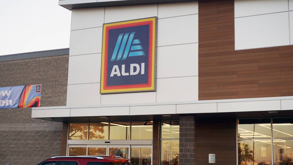 Aldi's new solar light stake lanterns enhance your outdoor space for ...