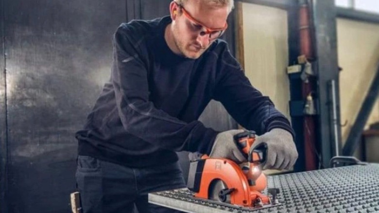 4 non-Bosch tools compatible with Bosch batteries