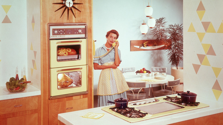12 vintage kitchen design trends we want to bring back