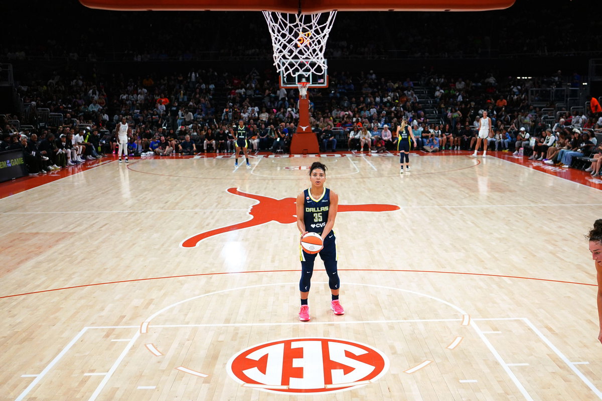 Azzi Fudd vs Olivia Miles: How their early rookie numbers compare