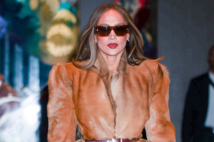 Jennifer Lopez mocked for 'staged' paparazzi walk in New York City outing