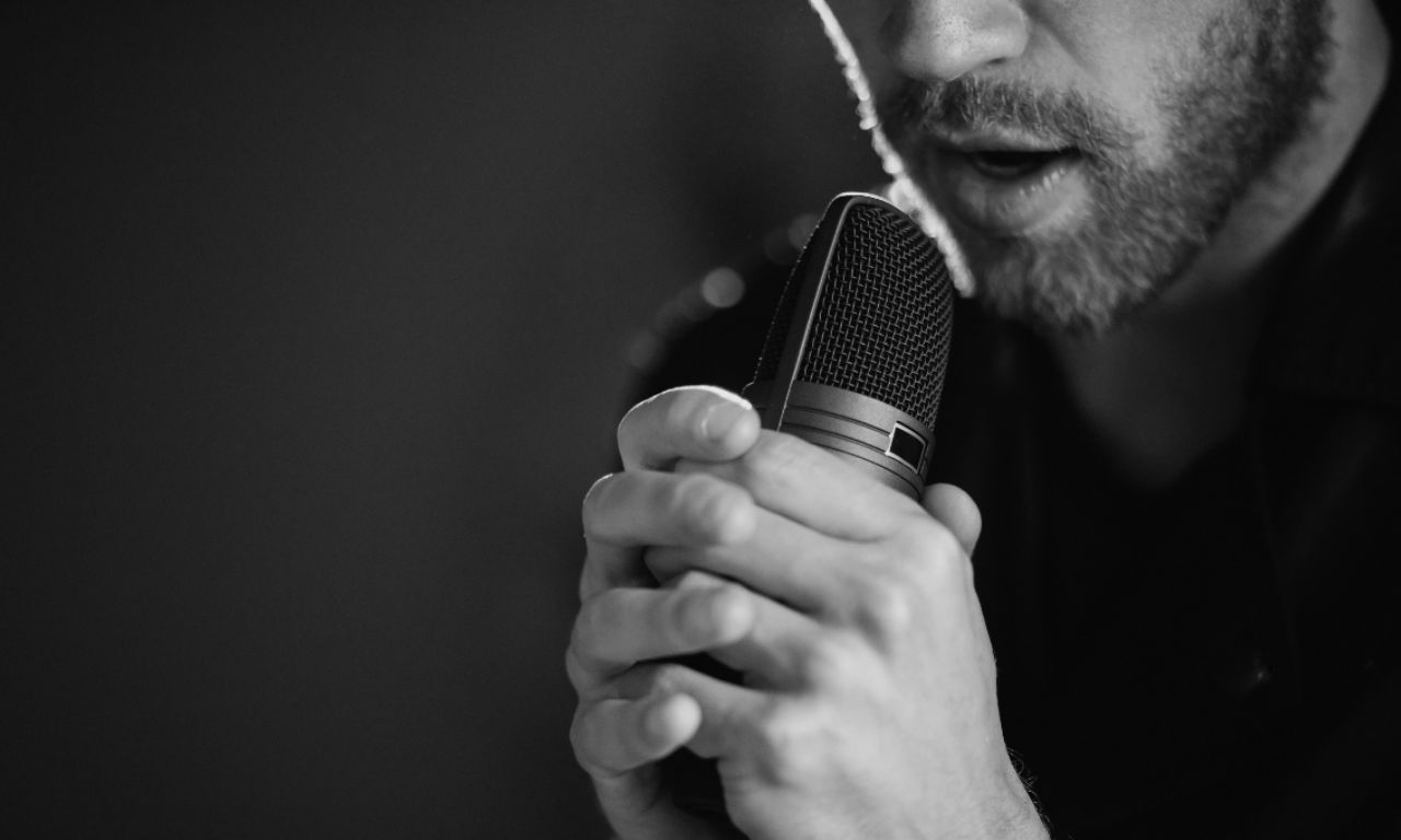 Matan a balazos a famoso cantante en plena calle; esto se sabe del crimen