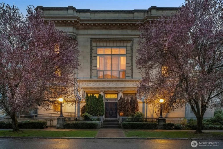 Townhouse inside old Washington church comes with 'secret' whiskey room ...