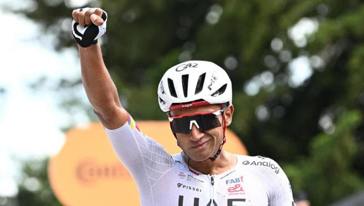 Giro, Narvaez fa il bis a Fermo, Eulalio resta in maglia rosa ...