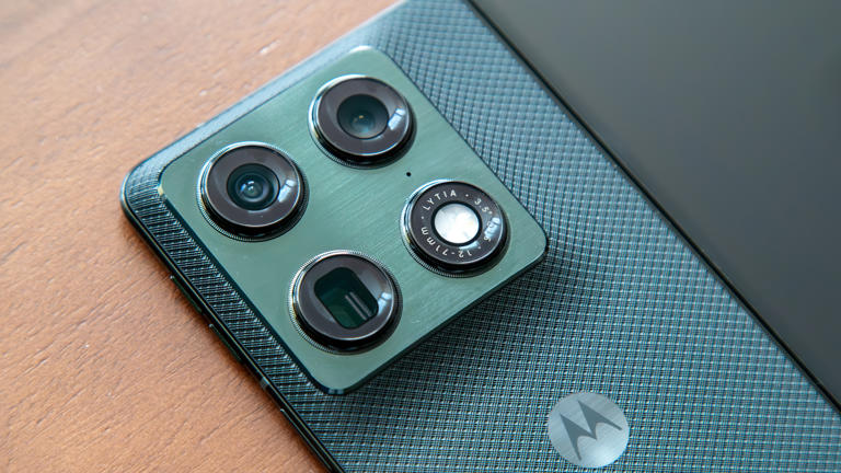 Motorola Razr Fold camera review: Zoom zoom zoom