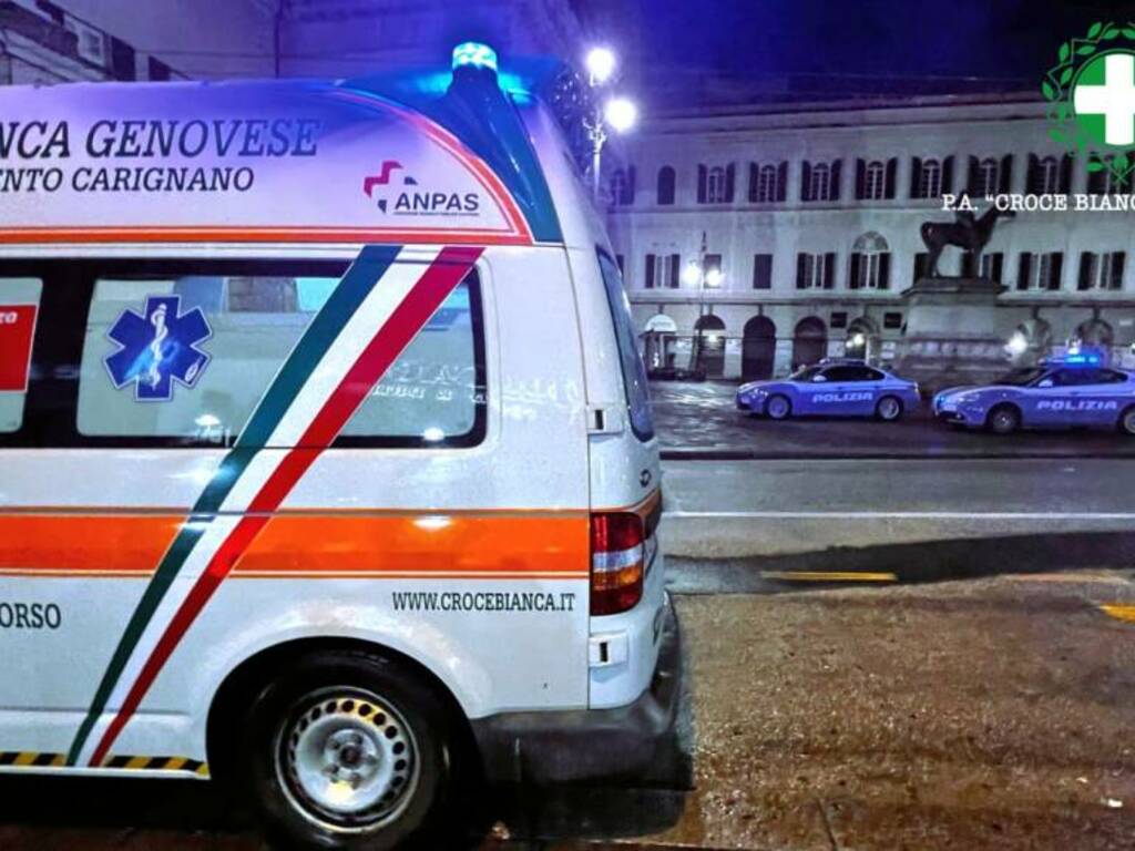Aggredita e rapinata a due passi da via Roma, 36enne finisce in ospedale