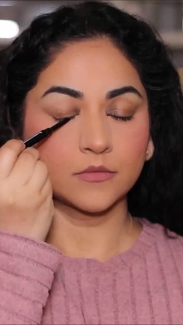 Easy eyeshadow with smudge and sparkle