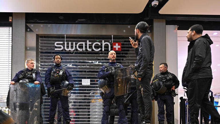 Fiasco, chaos... Swatch forcée de fermer des boutiques face à l ...
