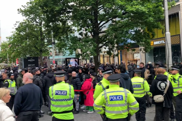Police called to huge queue in Liverpool as shop forced to close