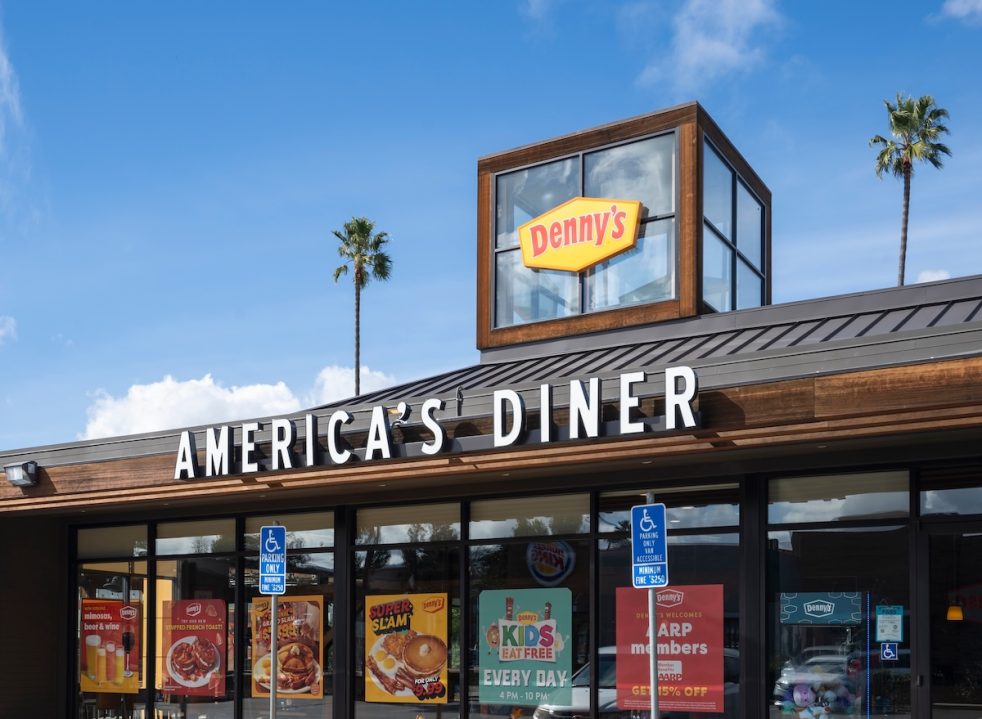 5 chain restaurants with the best sausage gravy biscuits