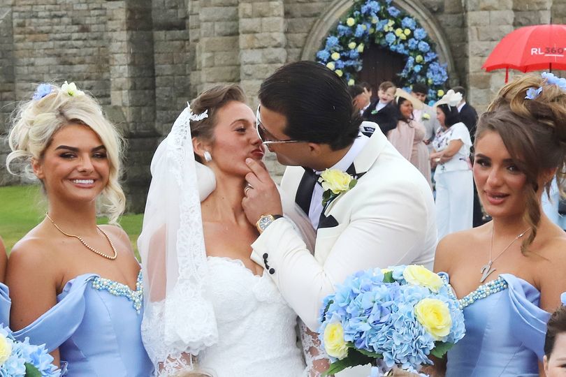 Venezuela Fury wedding pictures as 16-year-old wears Crocs and 50ft ...