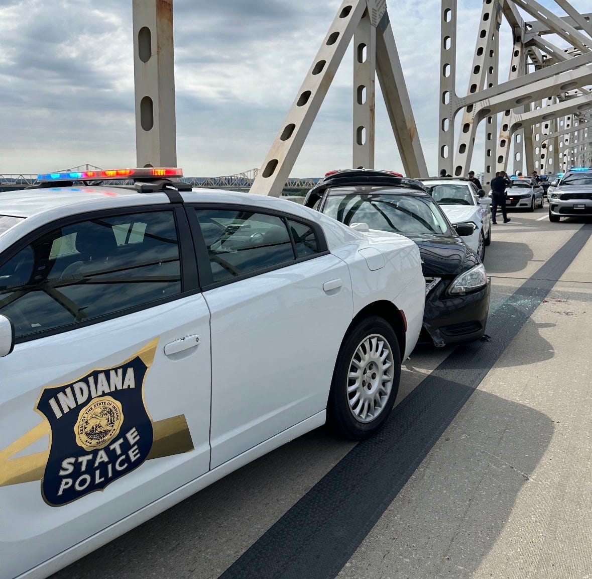 Robbery suspect arrested after police chase ends on Kennedy Bridge