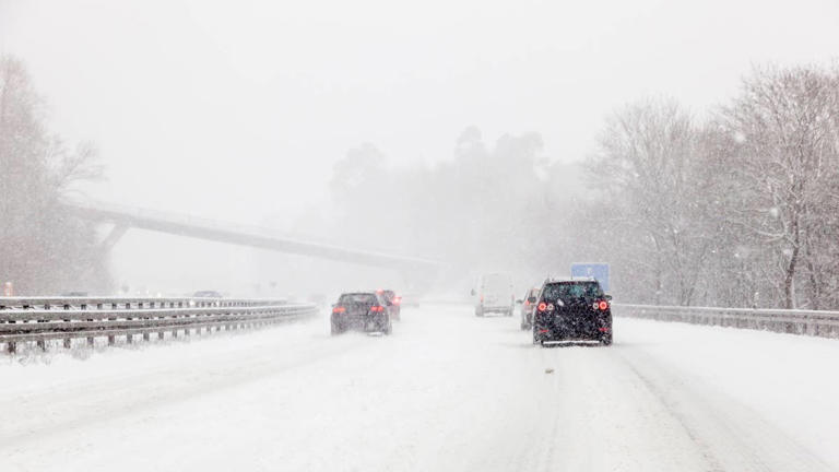 Winter storm warning: Up to 20 inches of snow and 70 mph winds hit I-5 ...