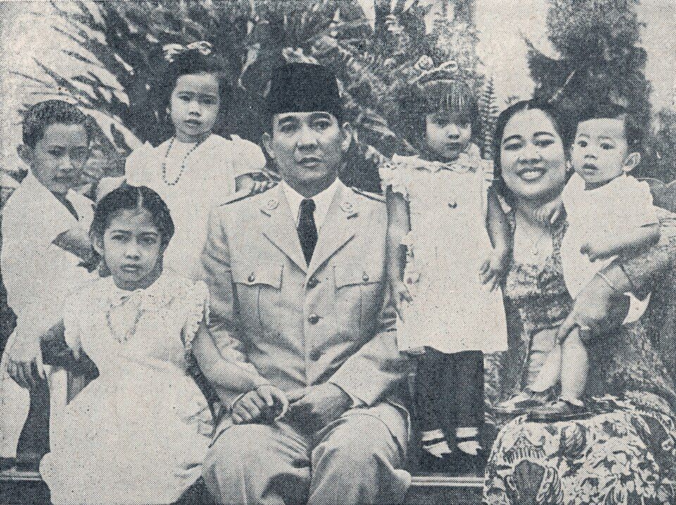 Bung Karno menurut tutur Guntur: Bapak dan manusia pada umumnya