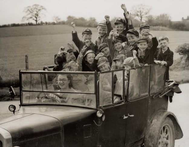 21 rare photos that show how dangerously people lived in the past