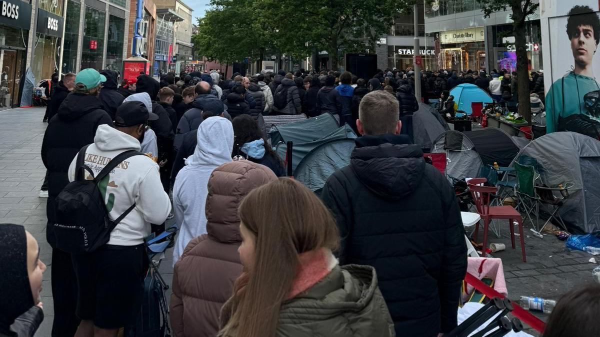 Swatch shuts stores after crowds queue for new watch