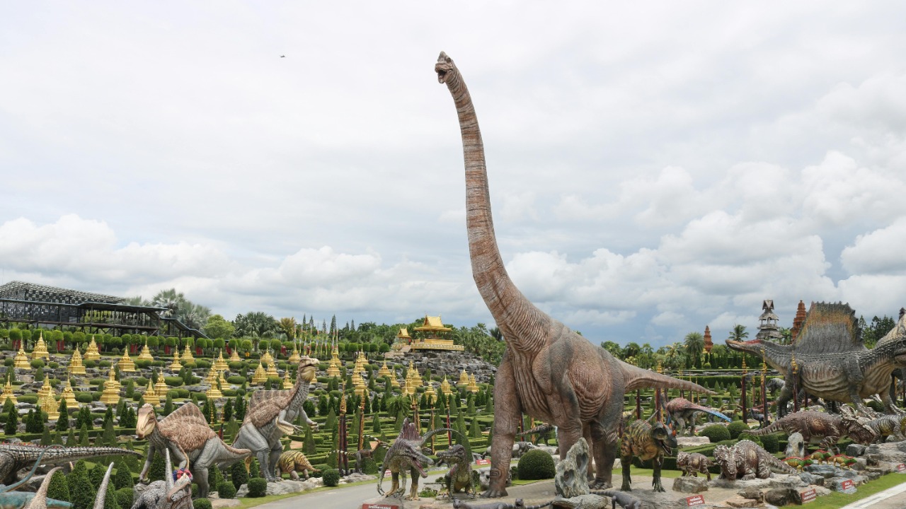An 89-foot, 27-tonne dinosaur found in Thailand rewrites the history of ...