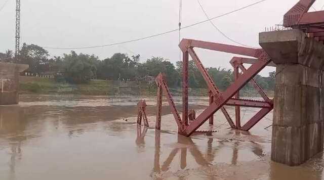Concerns rise over bridge collapse in Borkhola amid heavy rainfall